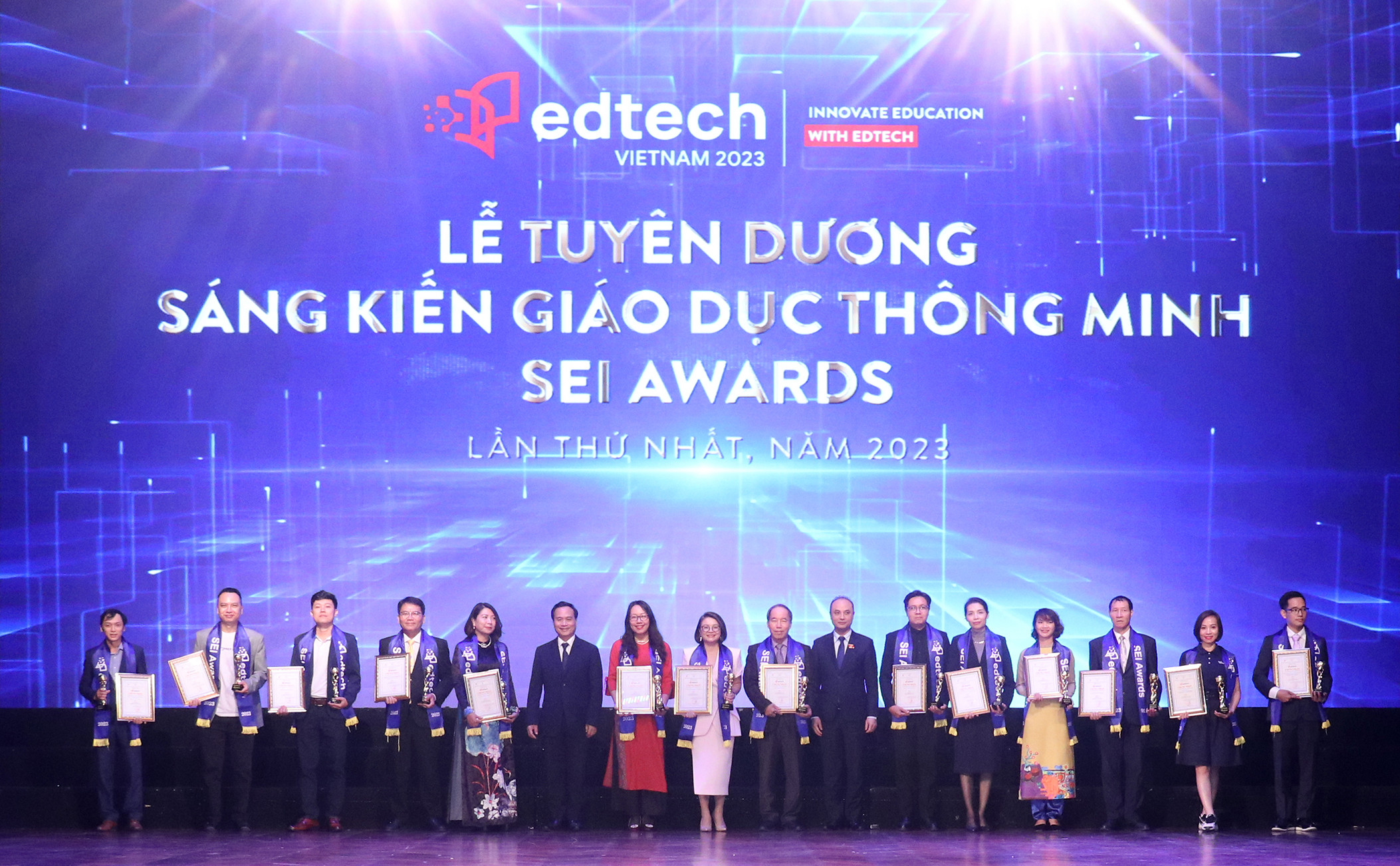 Vietec .Corp - Vietec xuất sắc nhận cú đúp giải thưởng EDTECH VIETNAM 2023
